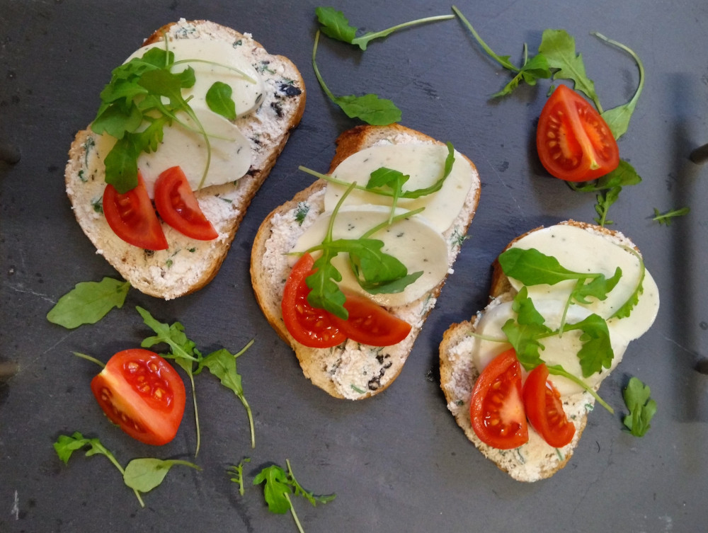 Mozzarellás koktèl szendvics - Temesy Hidegkonyha-Csomagolt Mozzarellás koktèl szendvics - Temesy Hidegkonyha-Csomagolt